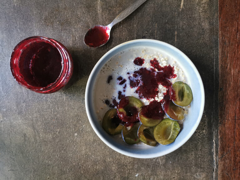 Holunder-Kornelkirschen-Sauce // - Kräuter­werkstatt & mehr